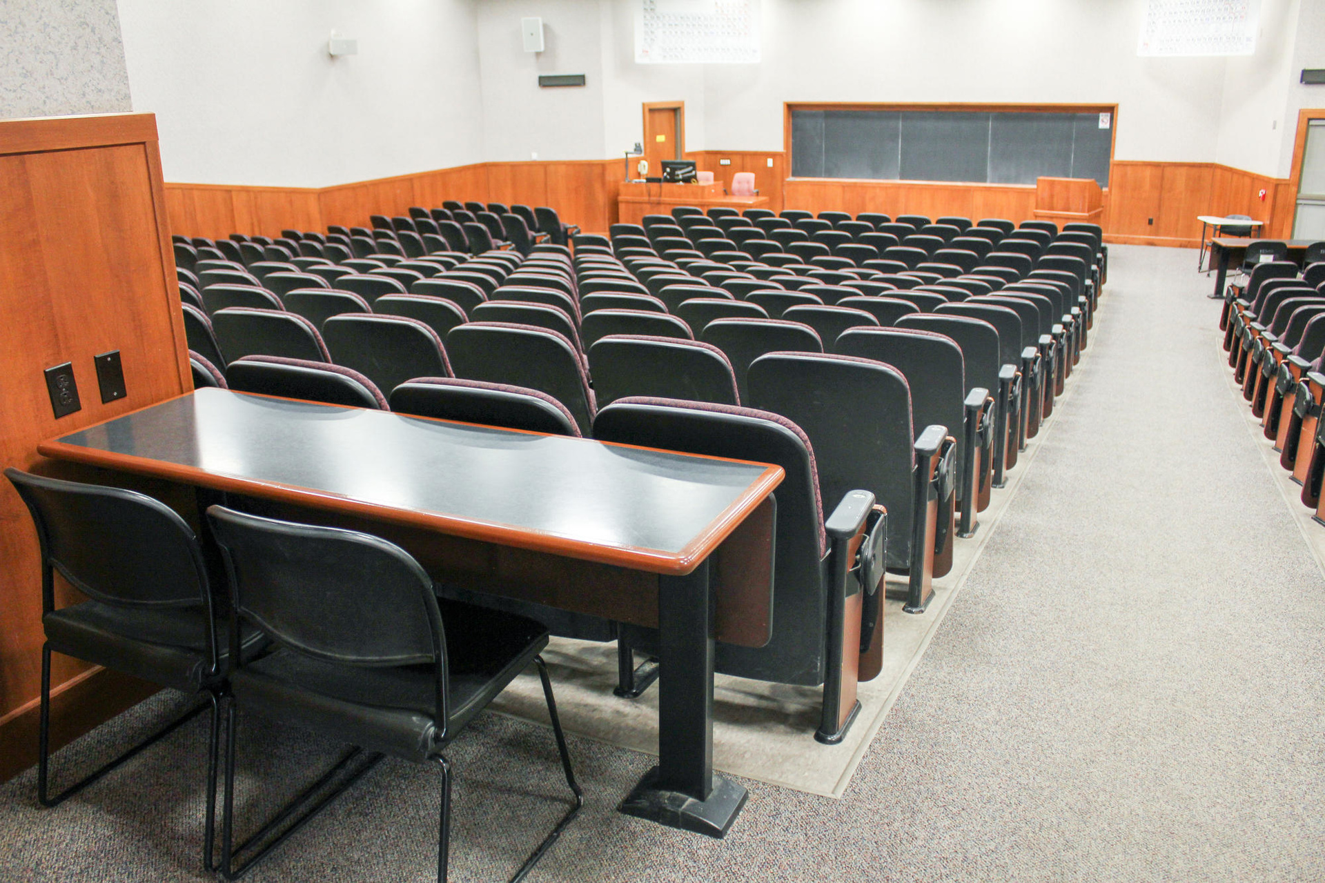 Phillips Hall 100 | University Classrooms - The University of Iowa